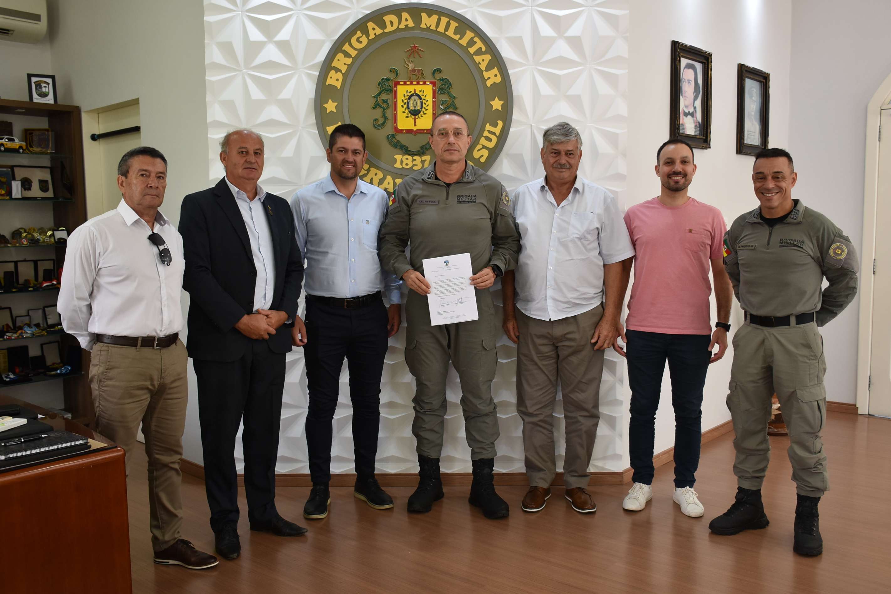 Comitiva de Nova Petrópolis solicita viatura em reunião no Comando ...