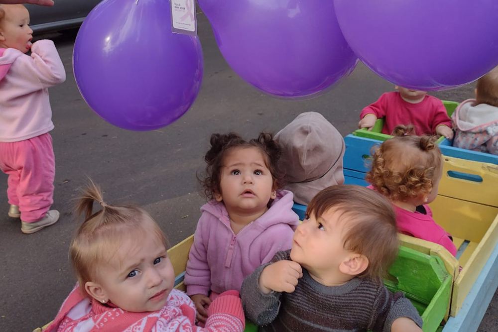 Alunos da EMEI Lydia Braun distribuem balões em campanha alusiva ao ...