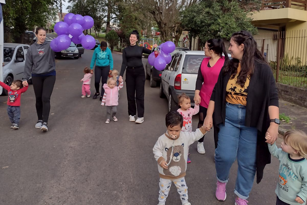 Alunos da EMEI Lydia Braun distribuem balões em campanha alusiva ao ...